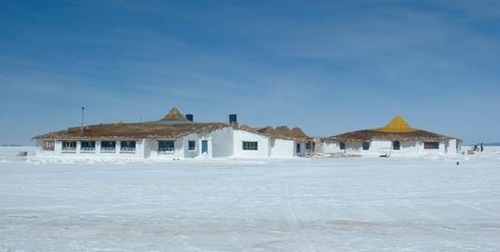 Hotel de Sal Playa – The salt hotel of Bolivia | Amusing Planet