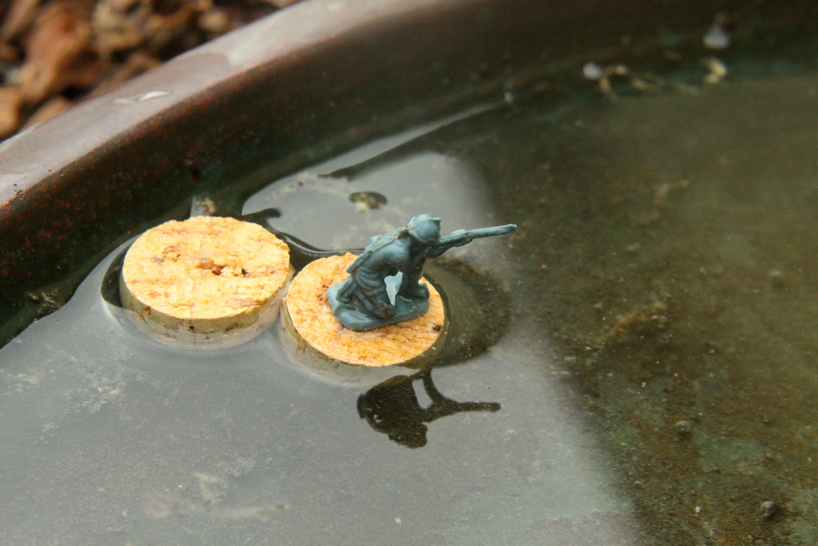 Finny Knits: Auto-filling birdbath [TUTORIAL]
