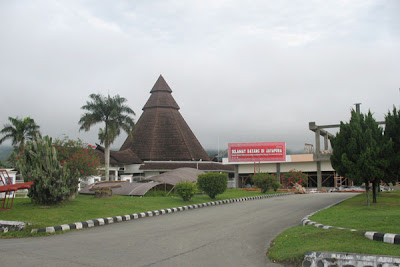Keerom Papua (1) – Mendarat di Bandara Sentani | Yoanes Bandung ...