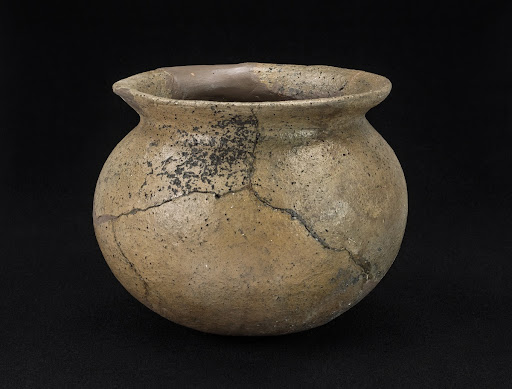 Round-bottomed pot made of shell-tempered ceramic - Foto: AMH — Google ...