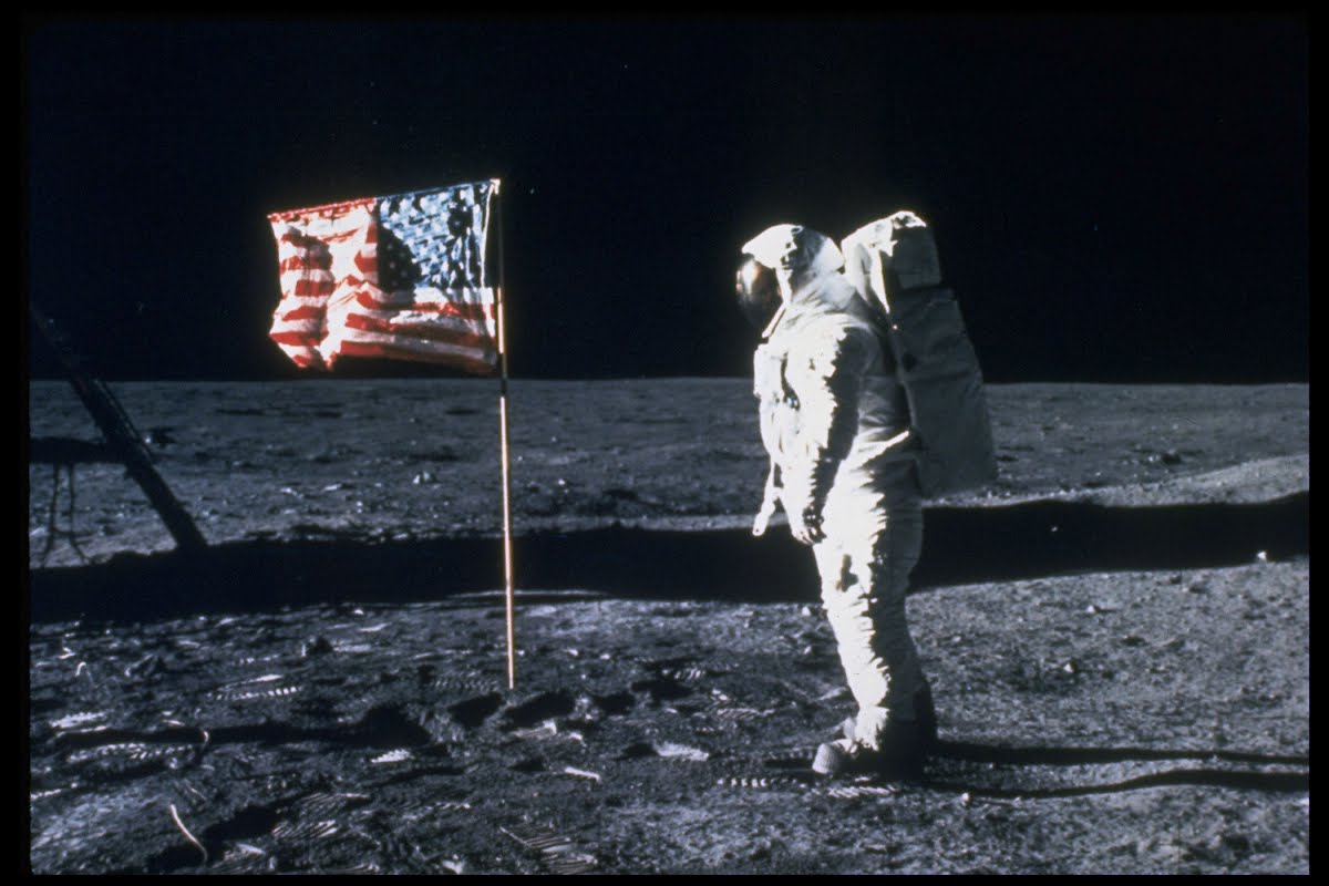 Apollo 11 Moonwalk — Google Arts & Culture