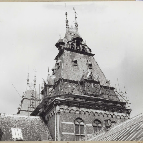 Dak toren 2 in de steigers, ca. 1961 - Rijksmuseum