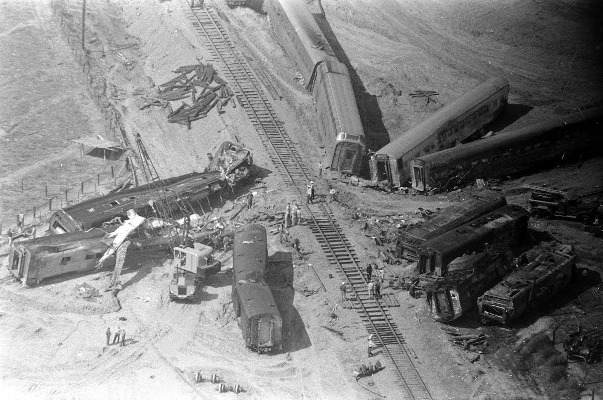 Santa Fe Train Wreck - Grey Villet — Google Arts & Culture