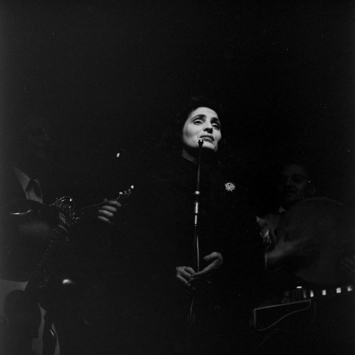 Edith Piaf & Amolia - Allan Grant — Google Arts & Culture