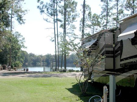 McIntosh Lake RV Park | BookYourSite